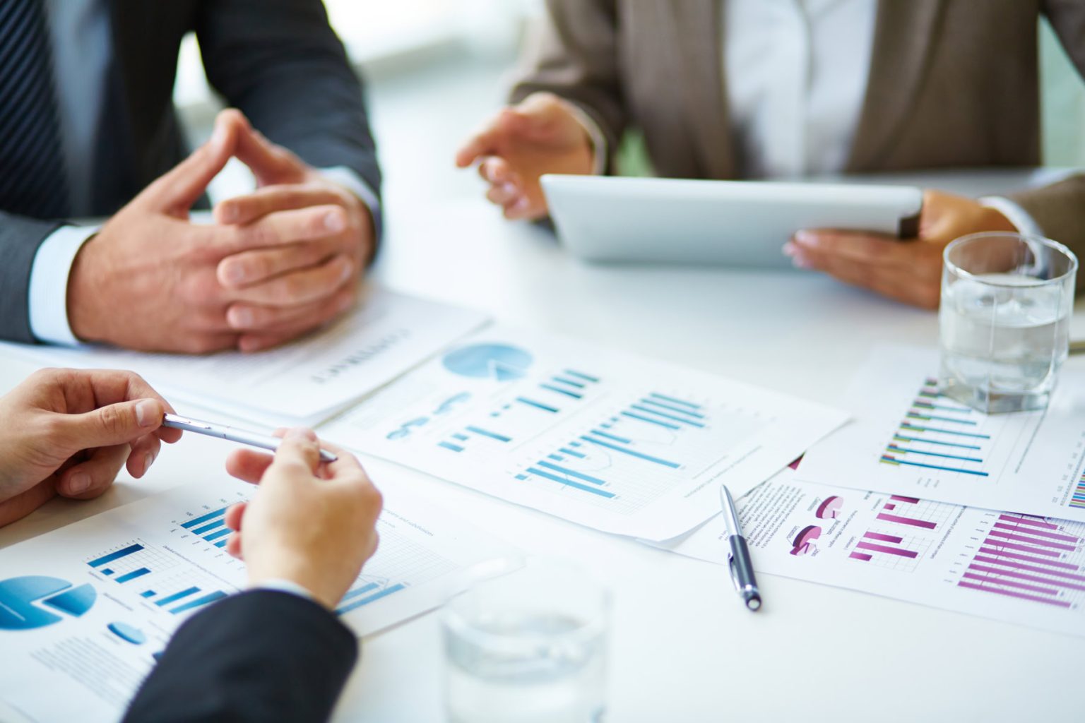 ISO 9001 Consultant vs Internal Team: Which Is Best?